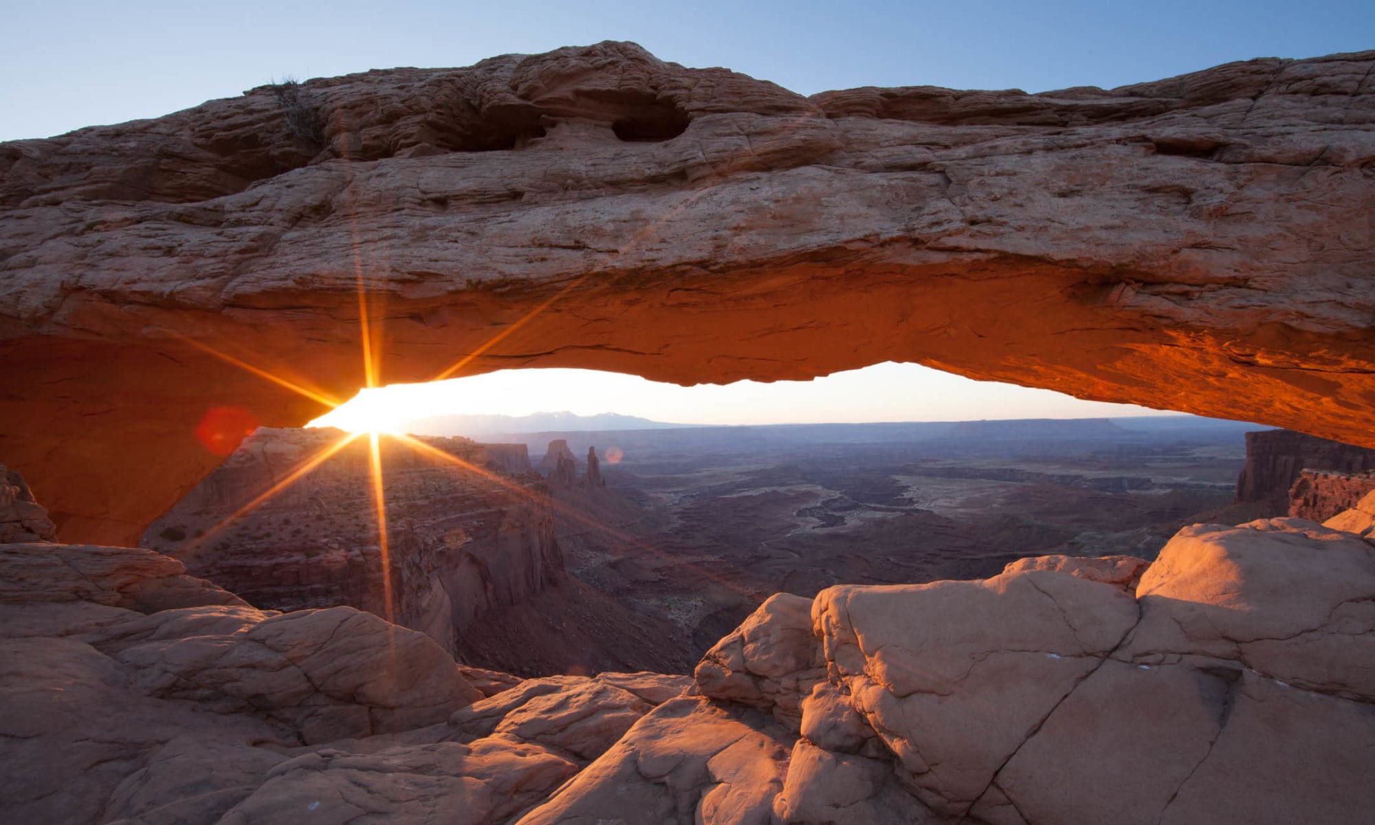 Landscape-Mesa-Arch-sunlight-star-filter-john-greengo