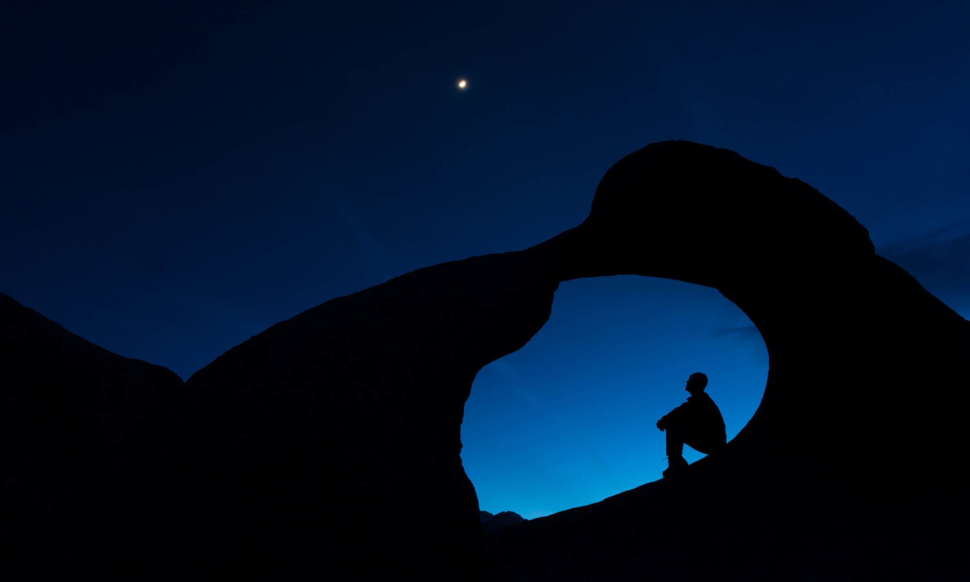 Landscape-Mobius-Arch-man-in-arch-night-john-greengo